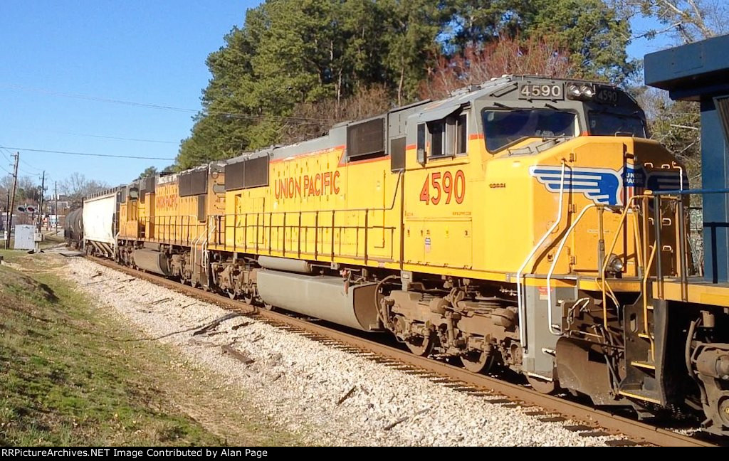 UP SD70Ms 4590 and 4174